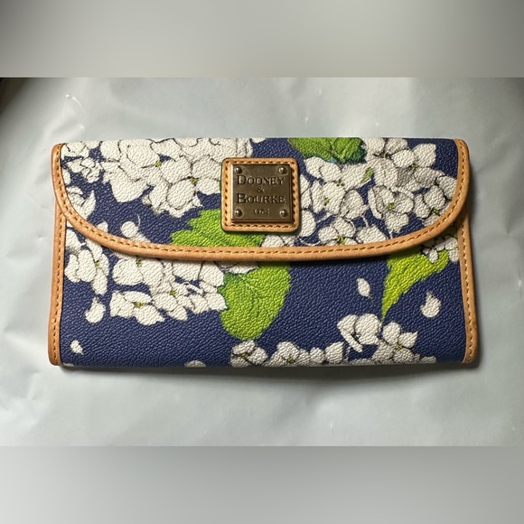 Dooney & Bourke | Bags | Dooney Bourke Walletclutch Purse Hydrangea ...